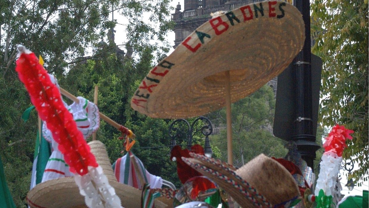 El origen de ¡Viva México, cabrones! - So Close